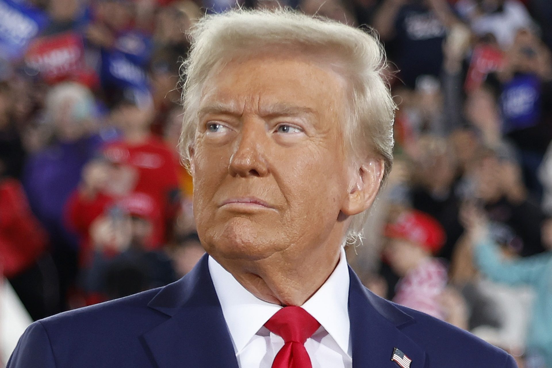 As vezes que Donald Trump apareceu sem sua chamativa maquiagem