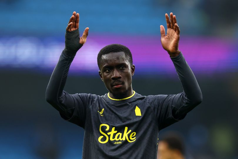 Everton share Idrissa Gueye contract update as six first-team players ...
