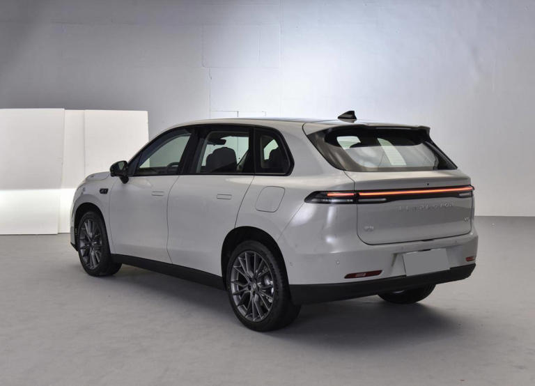 30天卖10437辆，2825mm轴距，搭激光雷达+高阶智驾