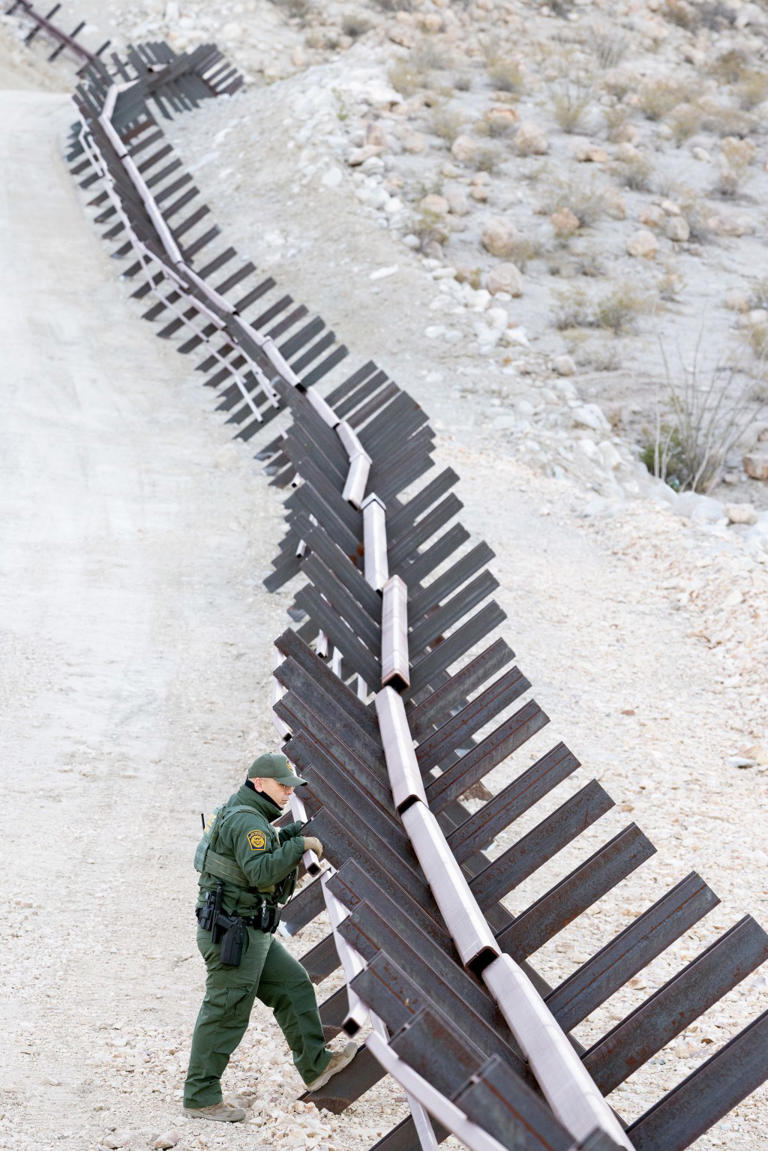 On the border, federal agents now outnumber illegal crossers — and ...