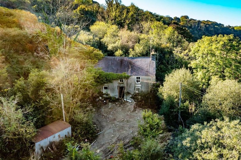 Inside 'spooky' cottage abandoned for 25 years that's now on market for ...