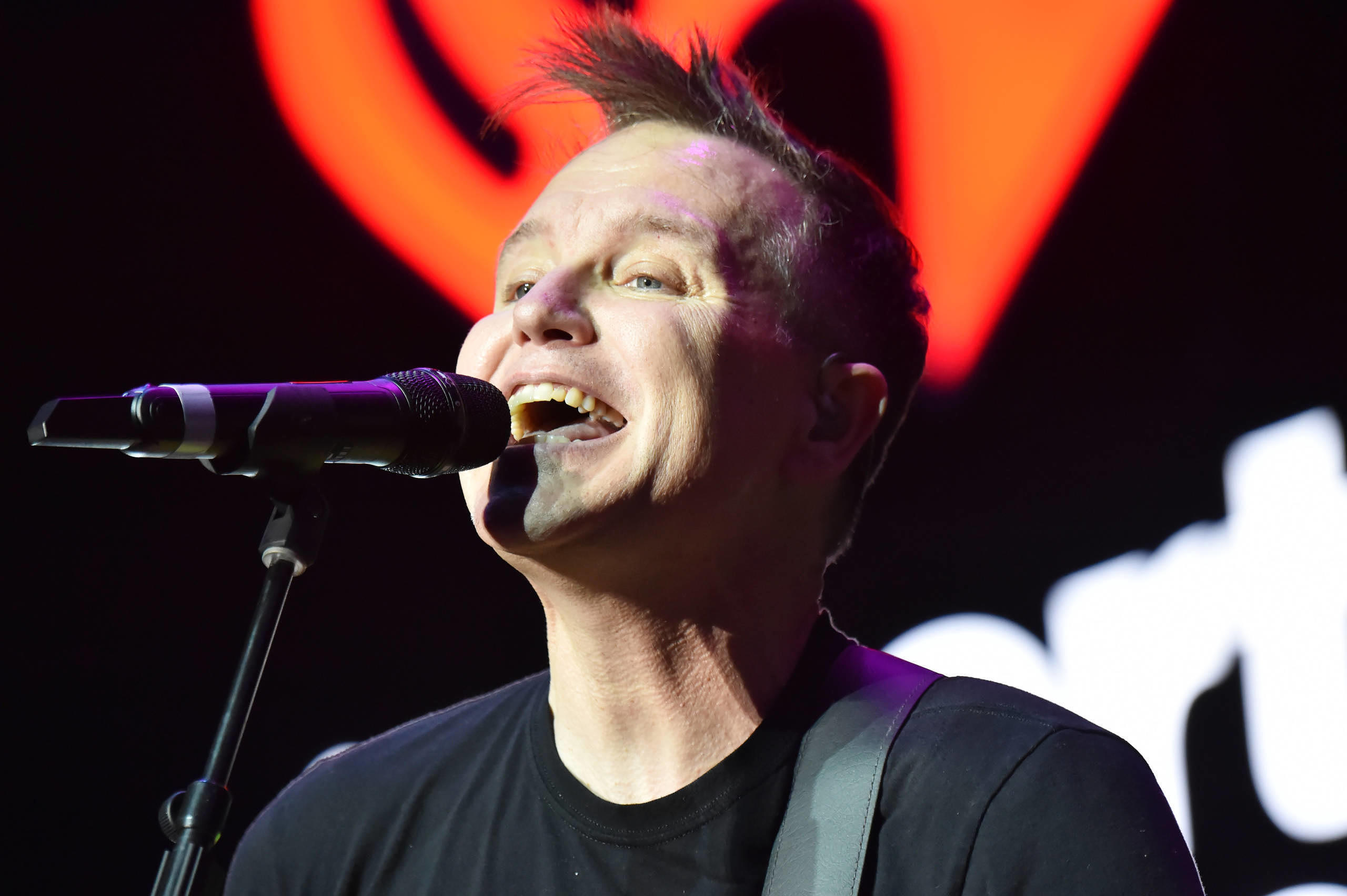 Mark Hoppus von Blink-182 lässt sein Banksy-Gemälde versteigern
