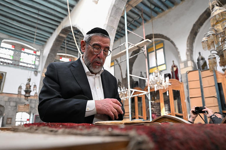 Syrian Jews say held first group prayer in decades in Damascus synagogue