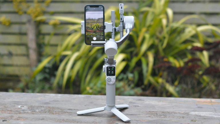 I tested DJI’s new RS 4 Mini camera gimbal, and its Intelligent ...