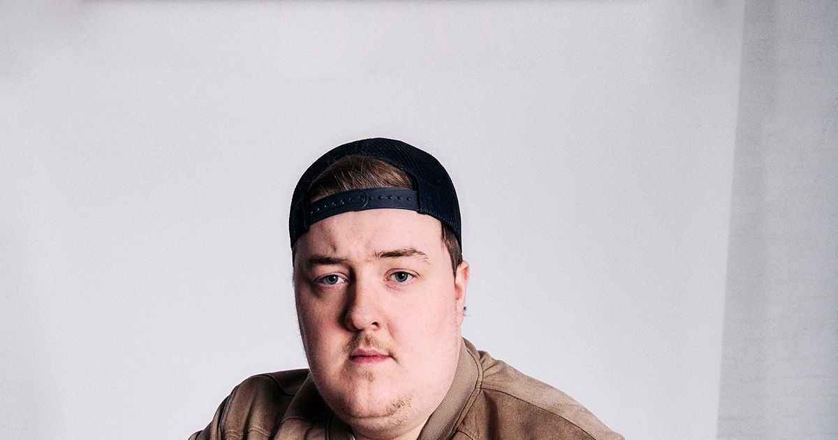 EXCLUSIVE: Rising Irish Country Star Gareth Phones Home on New Single ...