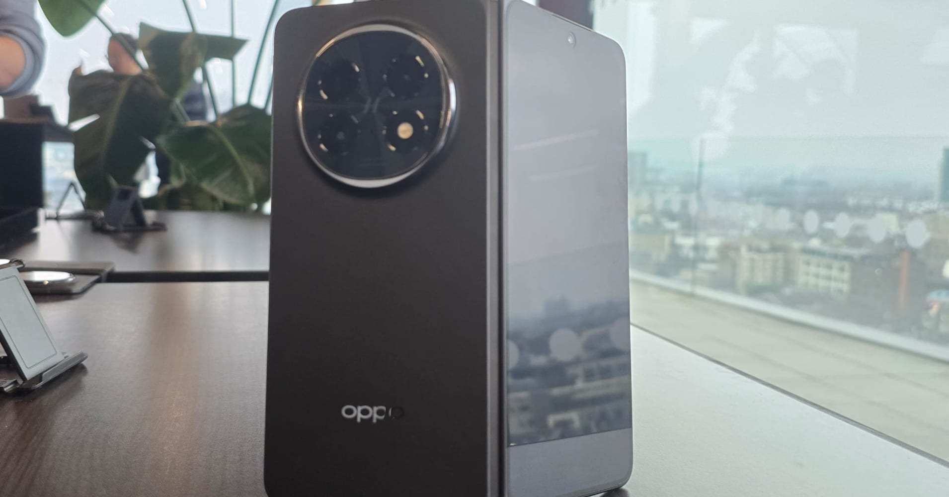 Chinese smartphone firm Oppo launches slim $1,870 folding phone to ...