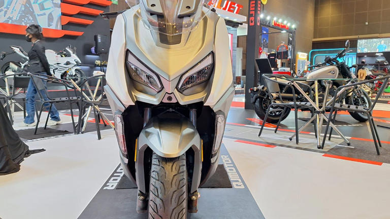 QJMotor Pamerkan Motor Listrik Mirip XMAX di IIMS 2024, Begini Tampaknya