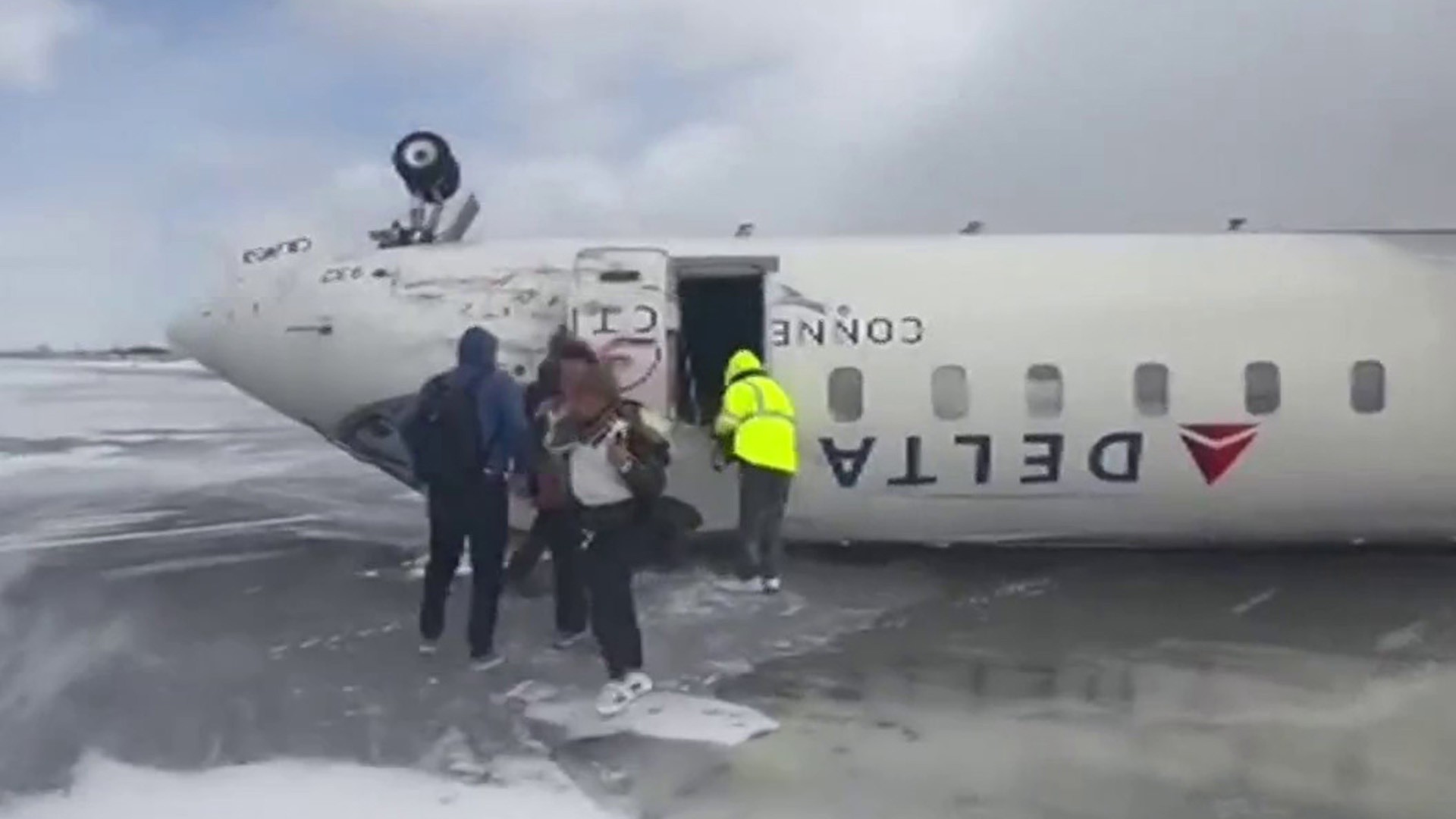 Delta Air Lines offers $30K to passengers of flipped Toronto flight