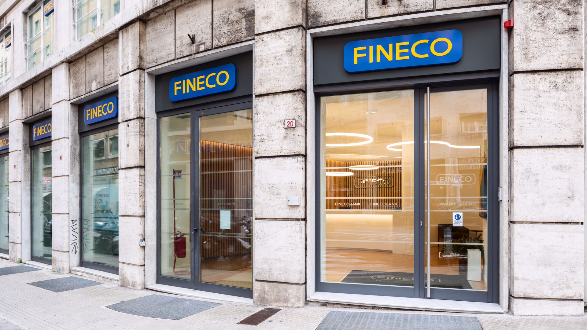 Fineco ad agosto: raccolta netta a 842 milioni. Clienti, brokerage e ...
