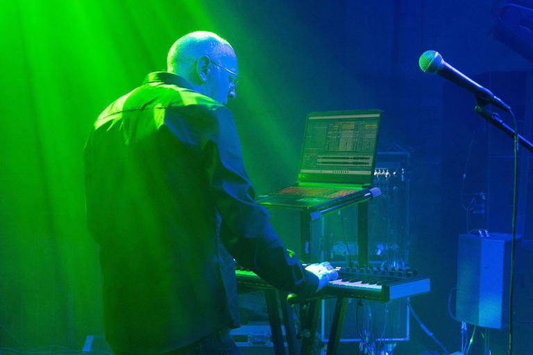 Lifelong Leeds fan singing for the hidden homeless