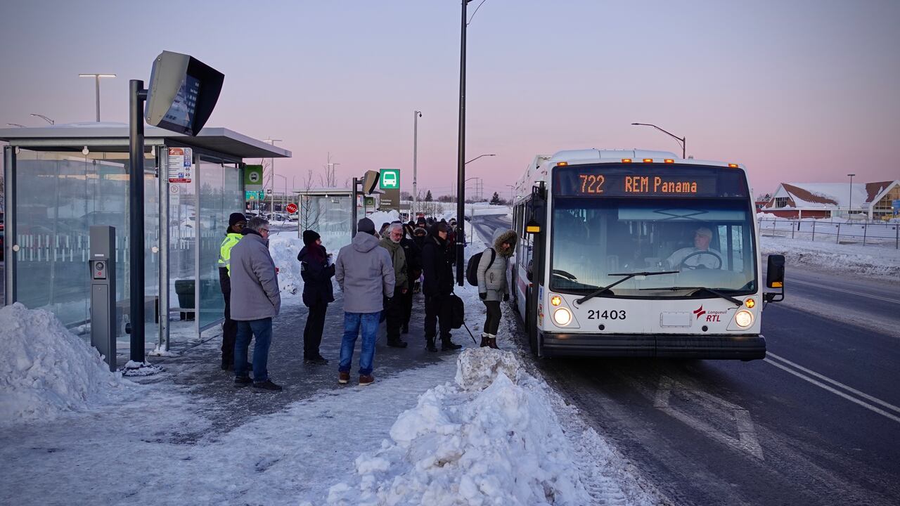 REM too unreliable, bring back buses linking South Shore to Montreal ...