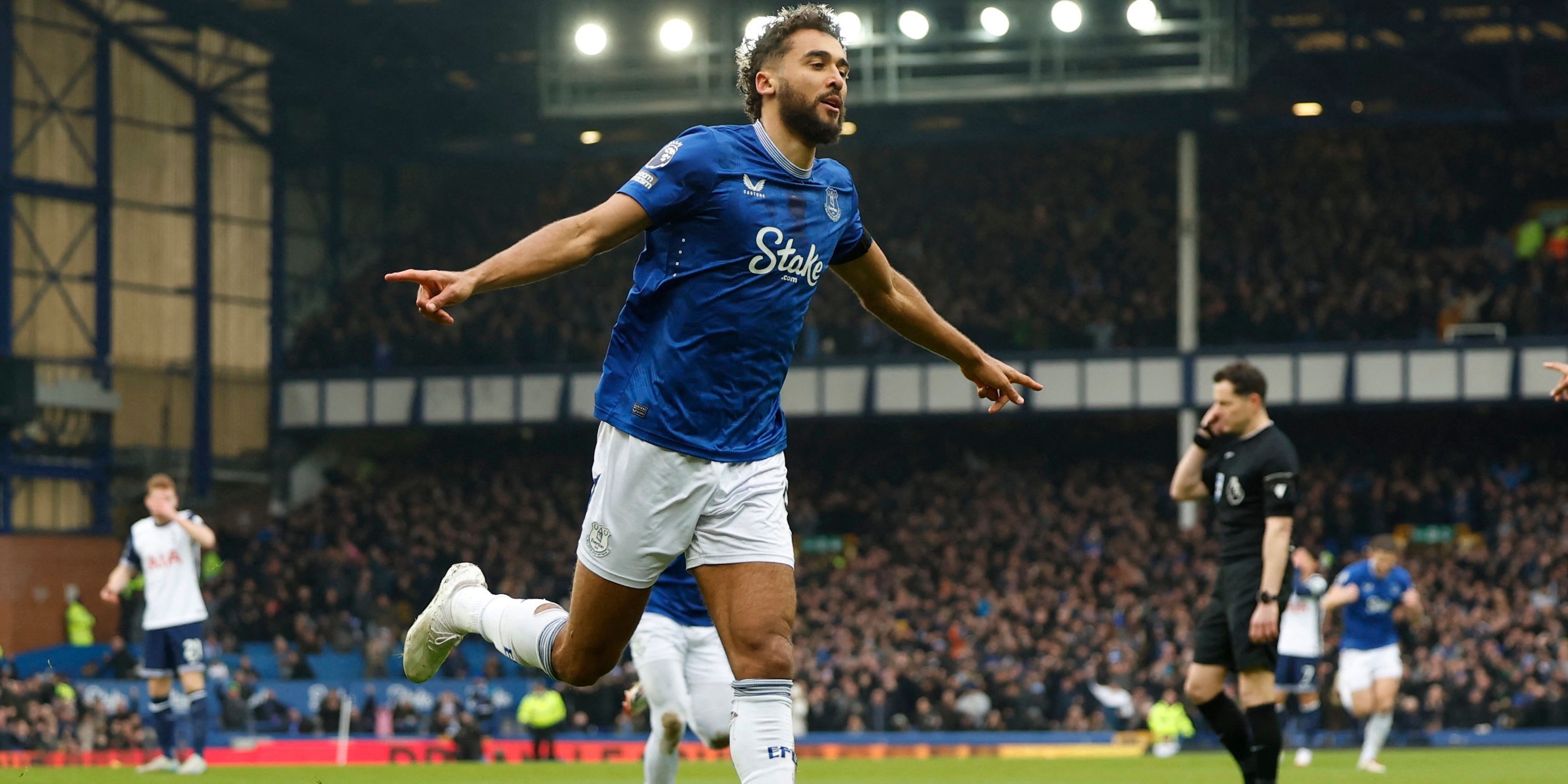 Everton poised to rival Liverpool in move to sign "superb" £40m DCL heir