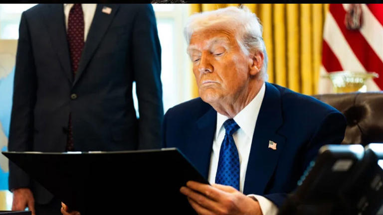 Vodafone Idea AGR dues: About Rs 70,000 crore! CEO Akshaya Moondra on ...