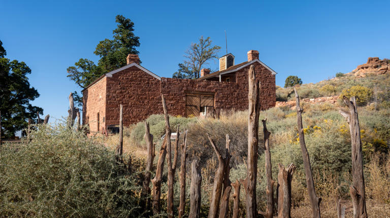 The Best Stops On A Breathtaking Road Trip Between Las Vegas And The ...