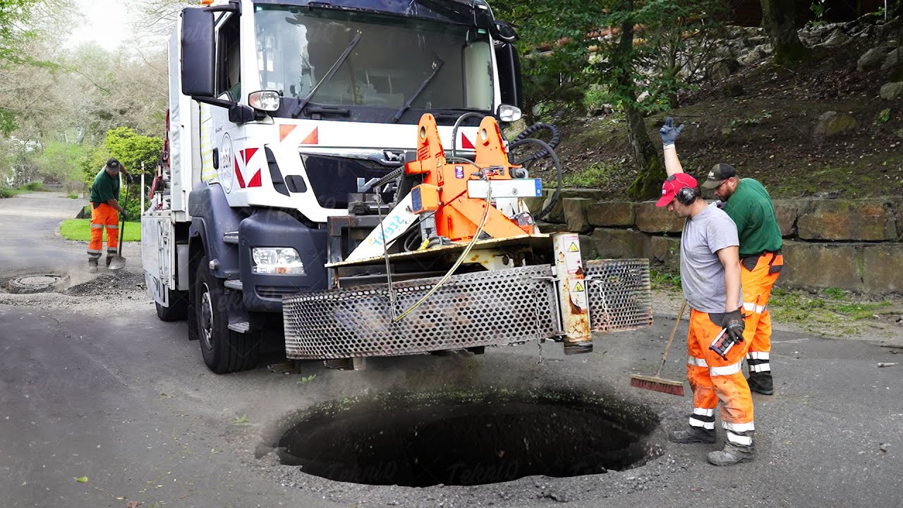 Genius Way They Repair Giant Manholes in Germany’s Streets