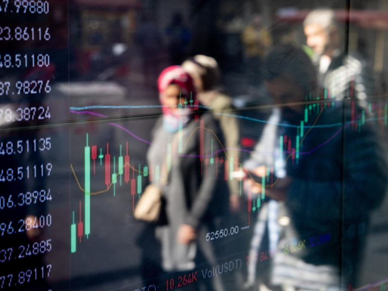 The 10 top-performing stocks last quarter include Warren Buffett's ...