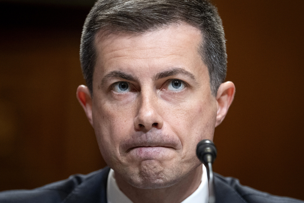 Buttigieg weighs a decision with huge implications for Democrats: Run ...