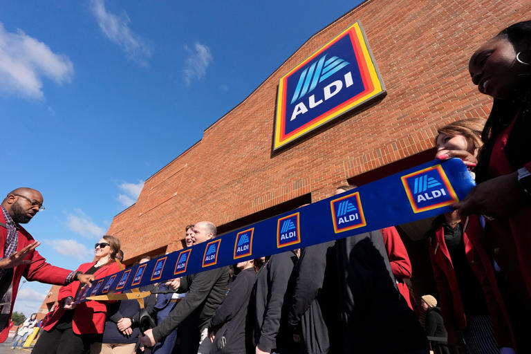 Northport's second Aldi opens in former home of Winn-Dixie