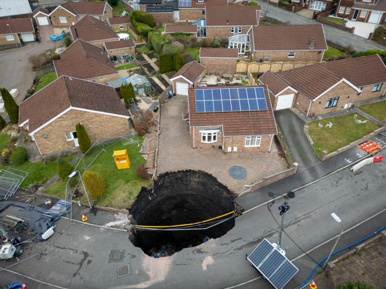 The huge sinkhole that opened in Wales and took 12,000 tonnes of stone ...