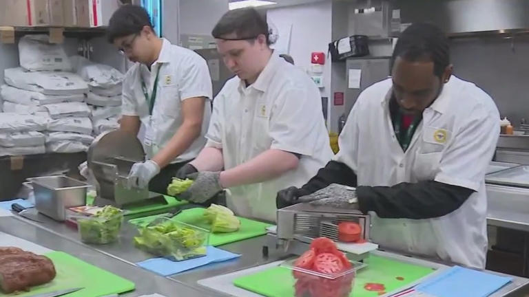 Chicago’s first recovery-focused restaurant, Mac's Deli, serves up hope ...