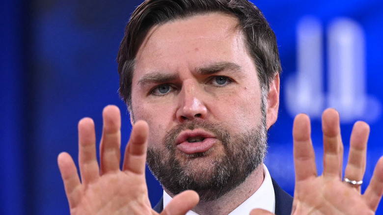 New Snap Of JD Vance Shows Telltale Signs He Might Be Making A Rookie ...