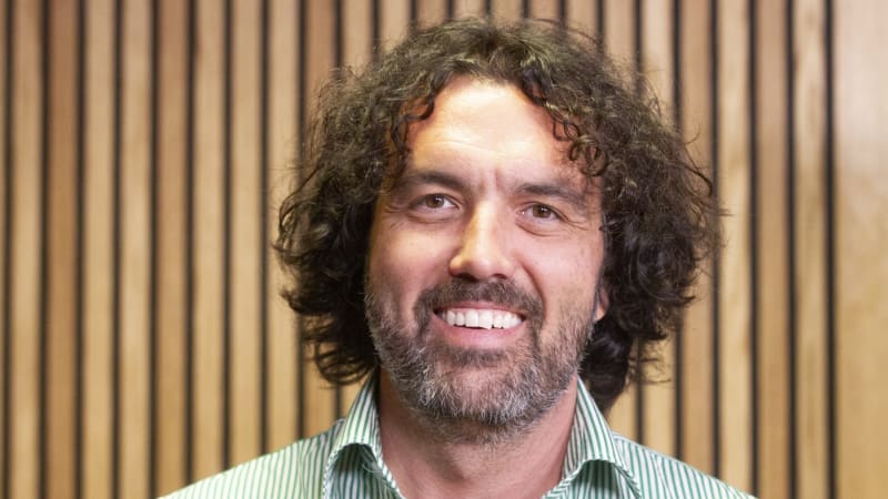 Influencer Petr Mára měl nehodu na snowboardu. Musela pro něj horská služba