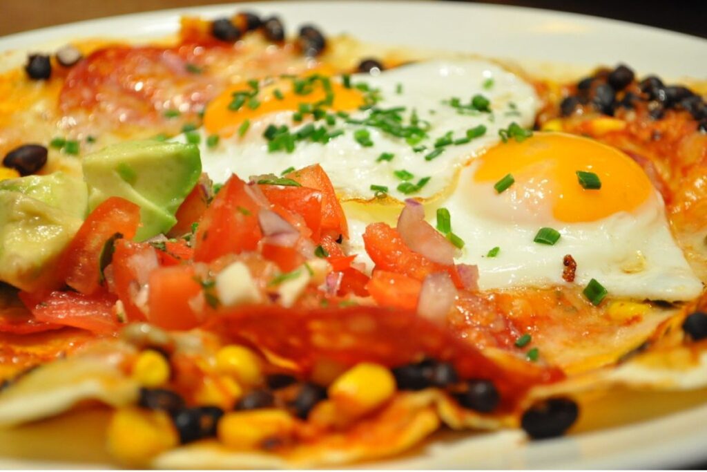 Huevos rancheros: ¿qué son y por qué son un clásico en el desayuno ...