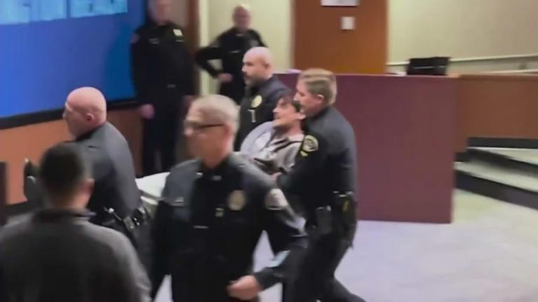 Former NFL player Chris Kluwe arrested while protesting MAGA sign at ...