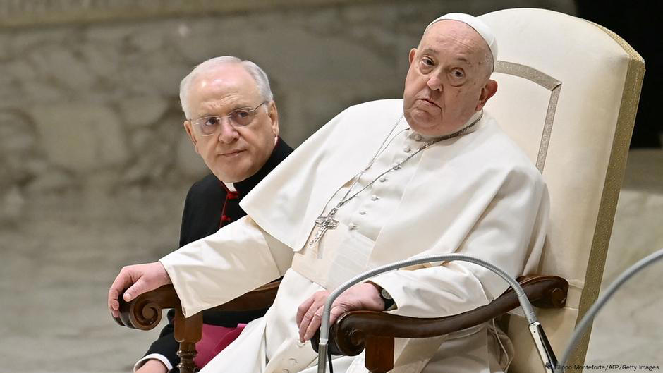 Pope Francis' condition 'improving slightly,' Vatican says Pope Francis' condition 'improving slightly,' Vatican says