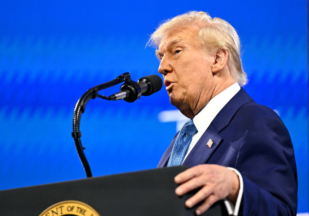 ‘Long live the king!’: Trump faces backlash for comparing himself to ...