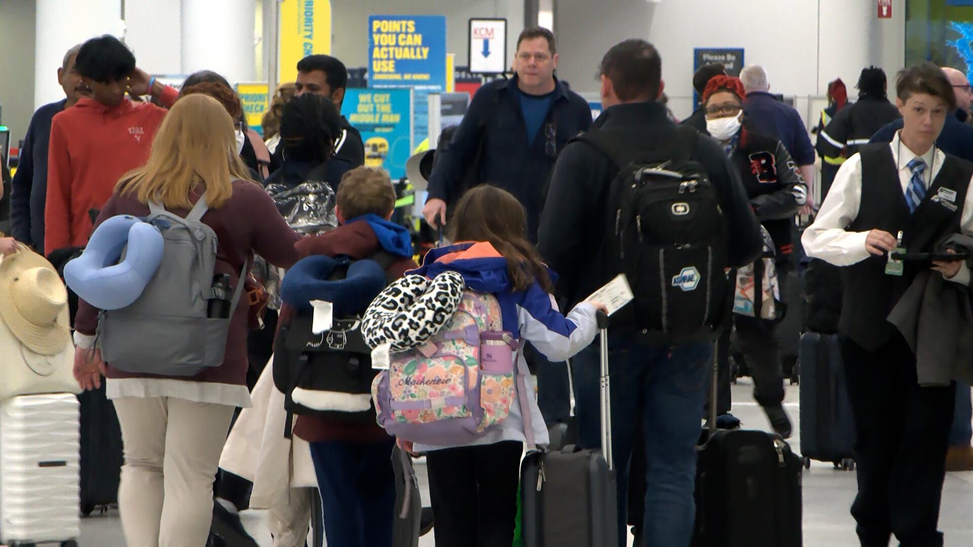 Hundreds of cancellations, delays at Charlotte airport due to winter ...