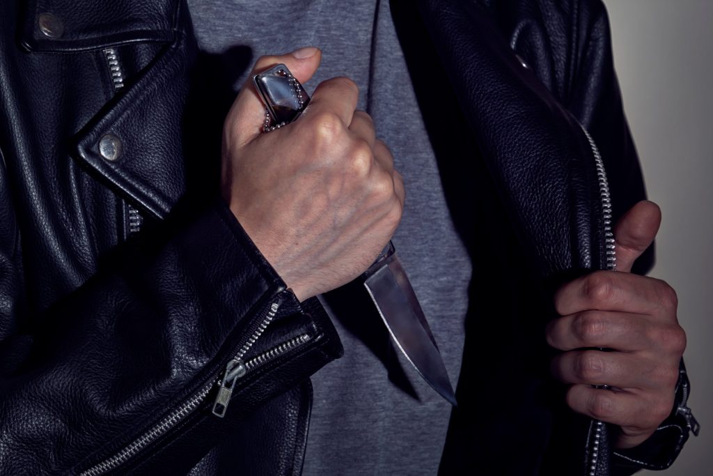 LAPD Searches For Suspect Who Stabbed Victim During a Robbery