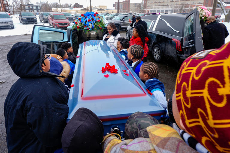 Mourners say final goodbye to 2 children who froze in Detroit casino ...