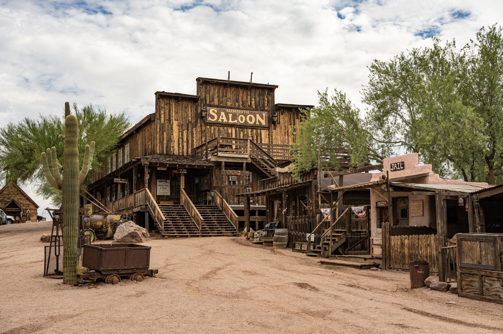 Arizona’s “Town Too Tough to Die” Is Still Crawling with Gunslingers ...