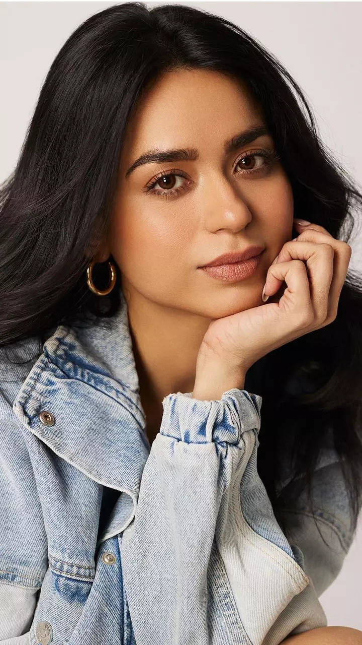 Soundarya Sharma captivates in timeless ethnic fashion