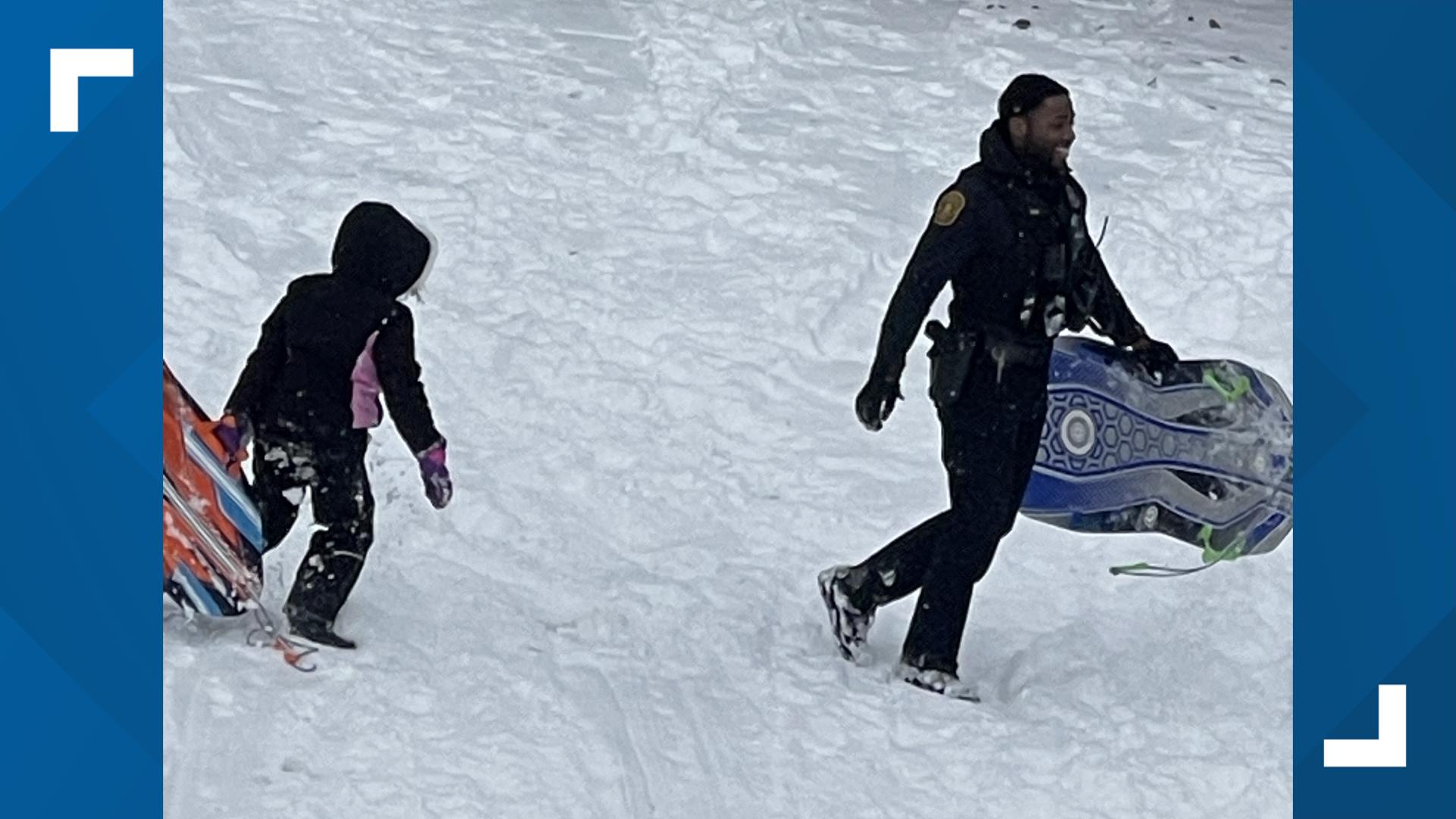 Norfolk police officer joins kids sledding