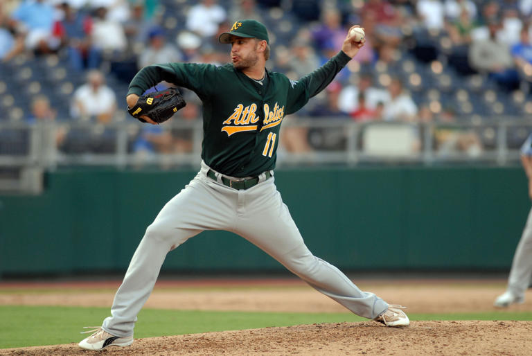 Former record-setting MLB relief pitcher dies at age 53