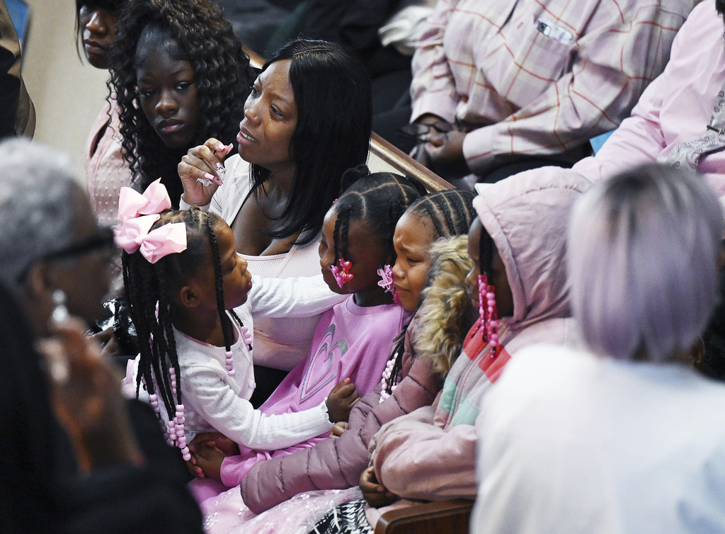 Funeral held for 2 Detroit kids who died in cold while family gets ...