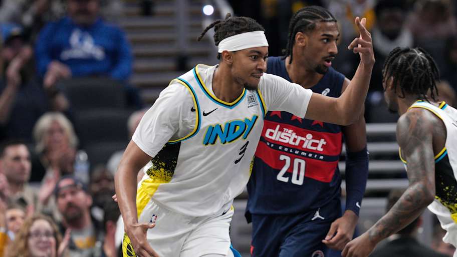 Mavericks' Moses Brown signing hints at silver lining fans have been ...