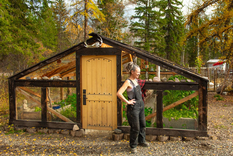 A Gen Xer sold her business, ditched the city, and moved to the woods ...
