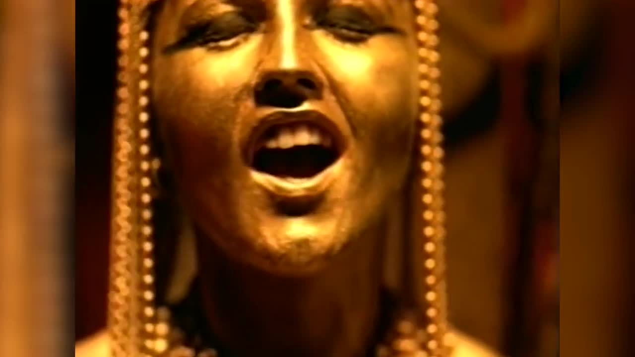 Things You Didn't Know About The Cranberries' Lead Singer