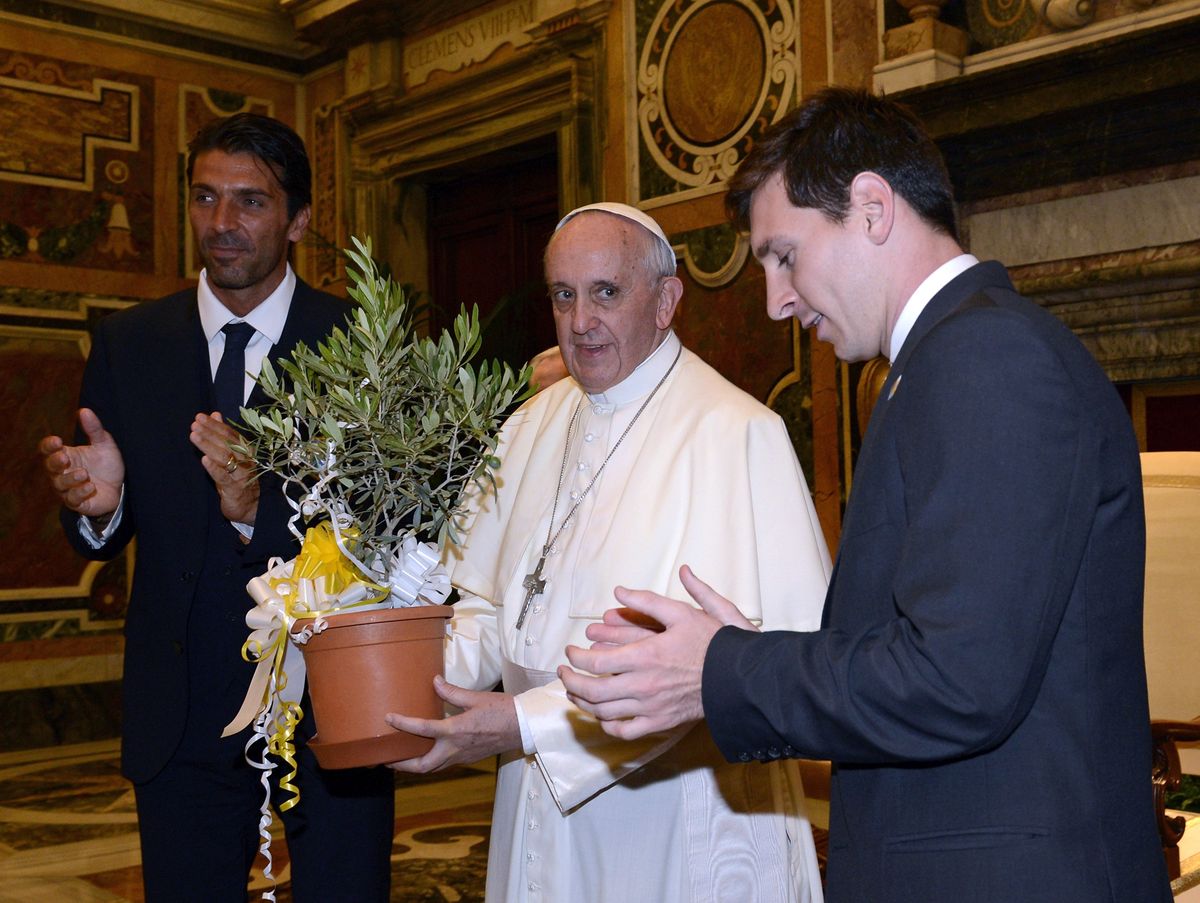 Pope Francis and the celebrities he’s met: Lionel Messi, Lauren Sanchez ...