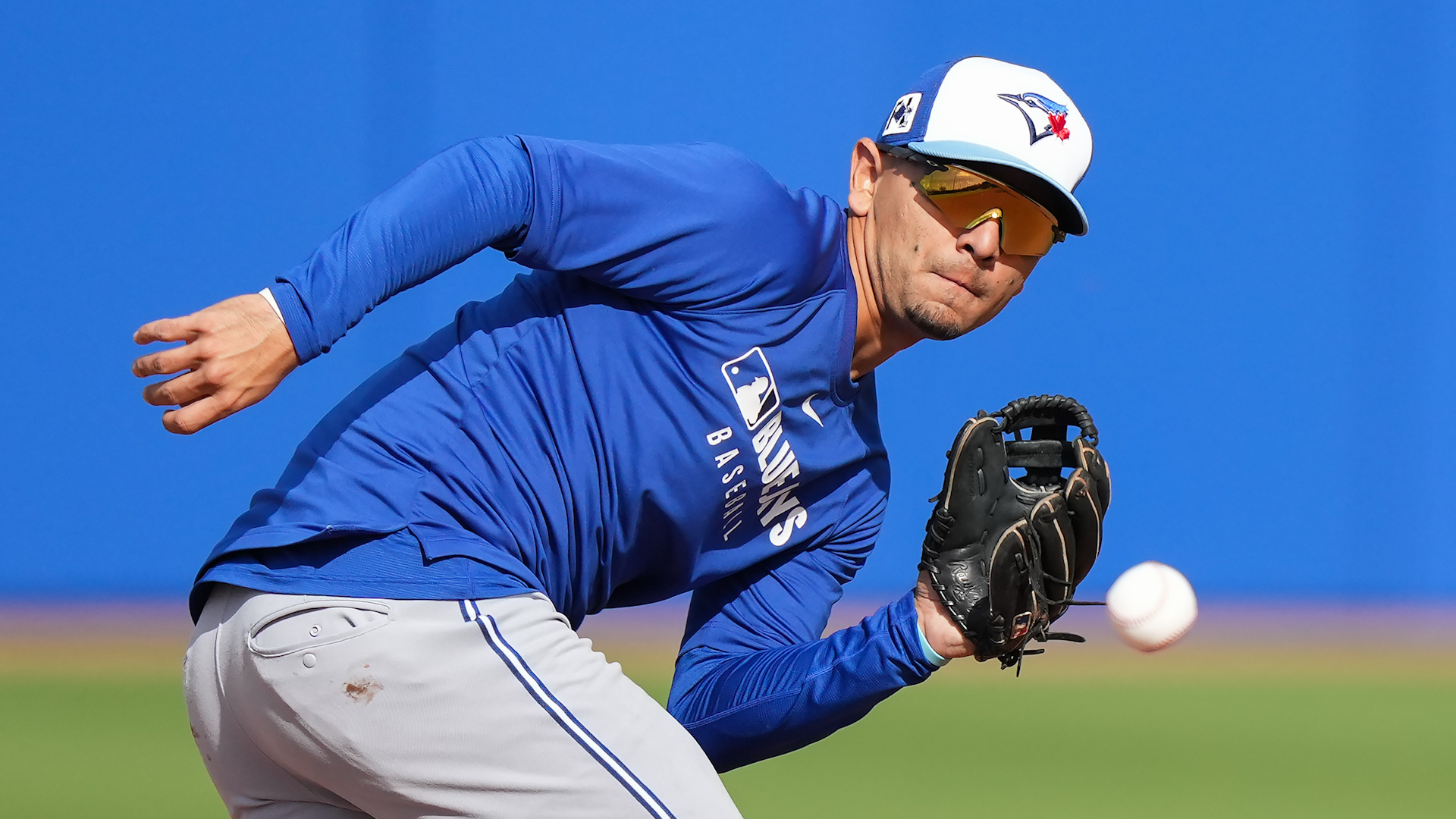Gimenez settling in with Blue Jays after off-season trade