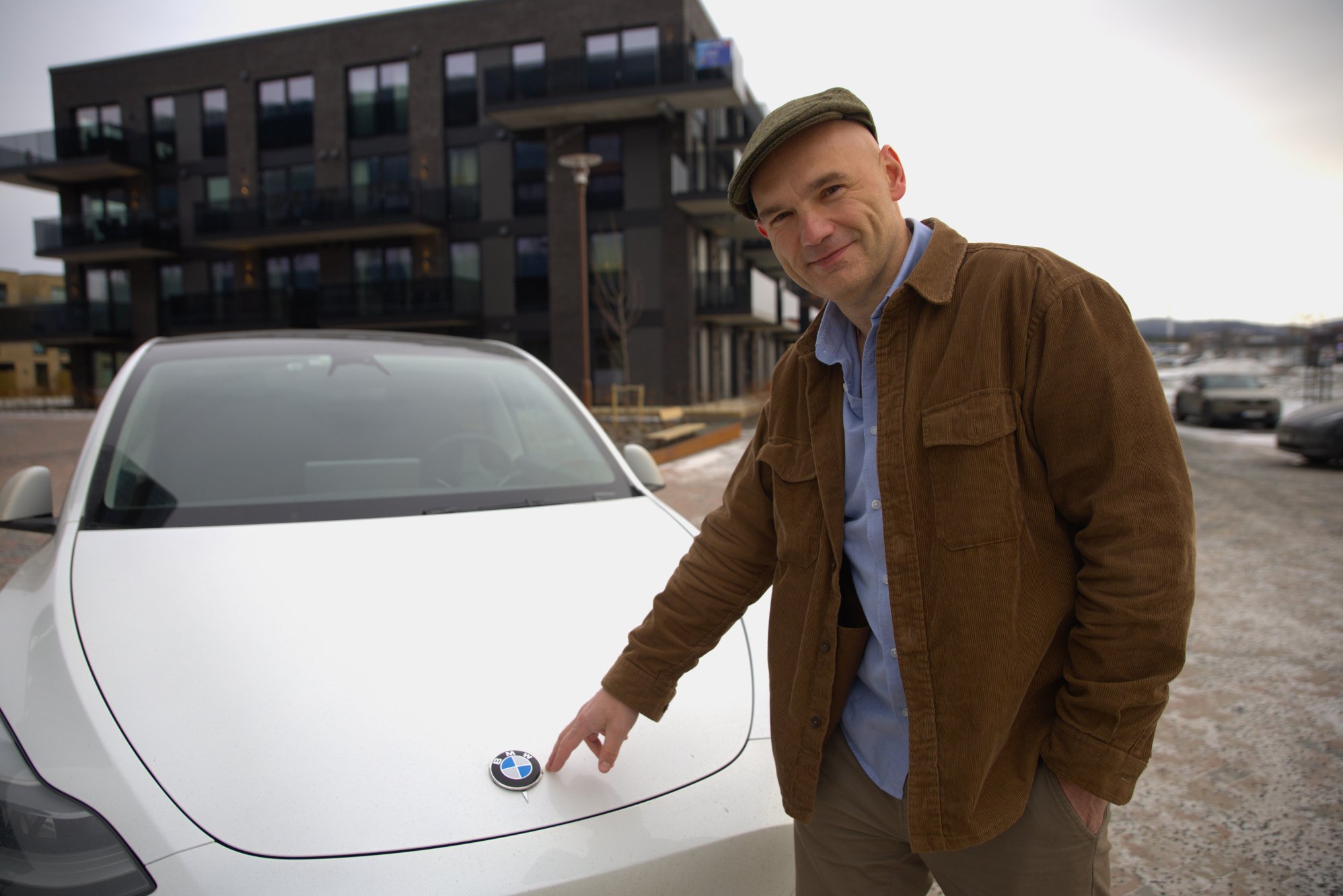 Viktor (47) følte Tesla-skam - så tok han dette grepet: – Det er personlig