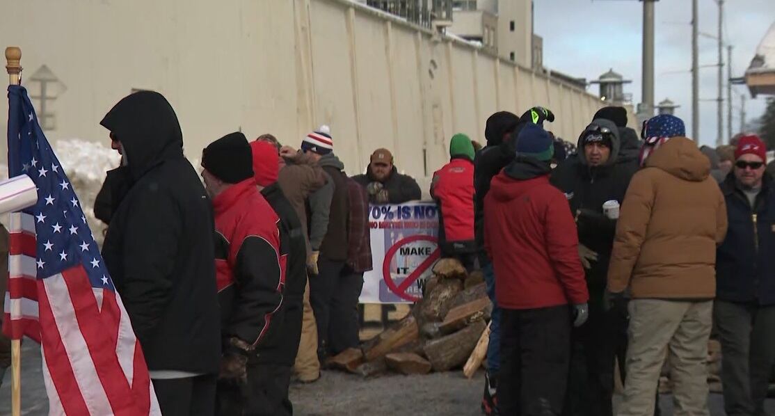 Striking NY prison guards face midnight deadline to return to work