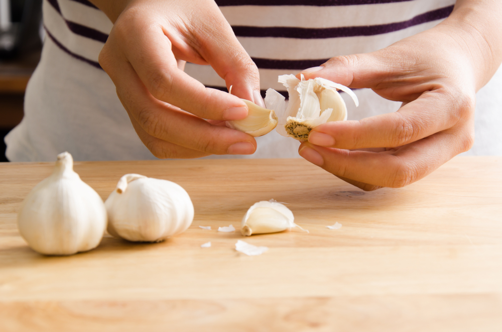 Can Garlic Cure Diseases and Repel Mosquitoes? Here’s What Science Says