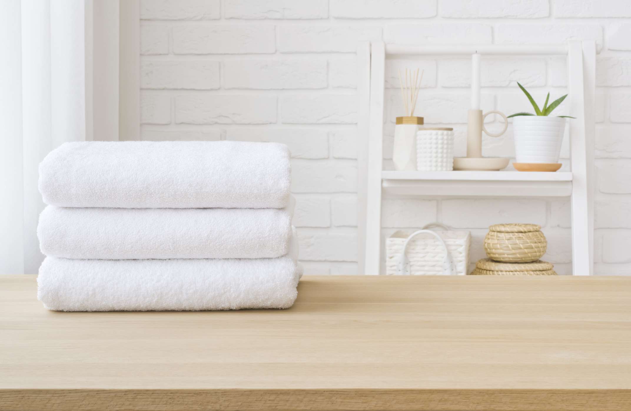 8 Genius Ways to Keep Towels Dry and Fresh in the Bathroom