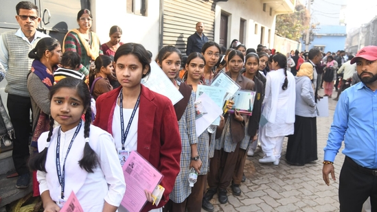 CBSE Board Exam 2025 Live: Class 12 Physics exam today; items allowed ...