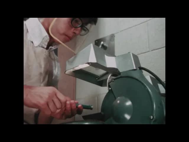 Safe Handling of Sharp Hand Tools: Industrial & Workplace Safety Training