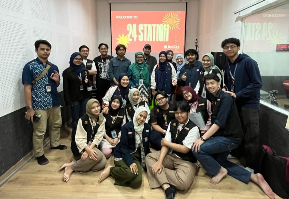 Lab Radio Fikom Unisba dan IIUM.FM Malaysia Bikin Podcast Lintas Negara